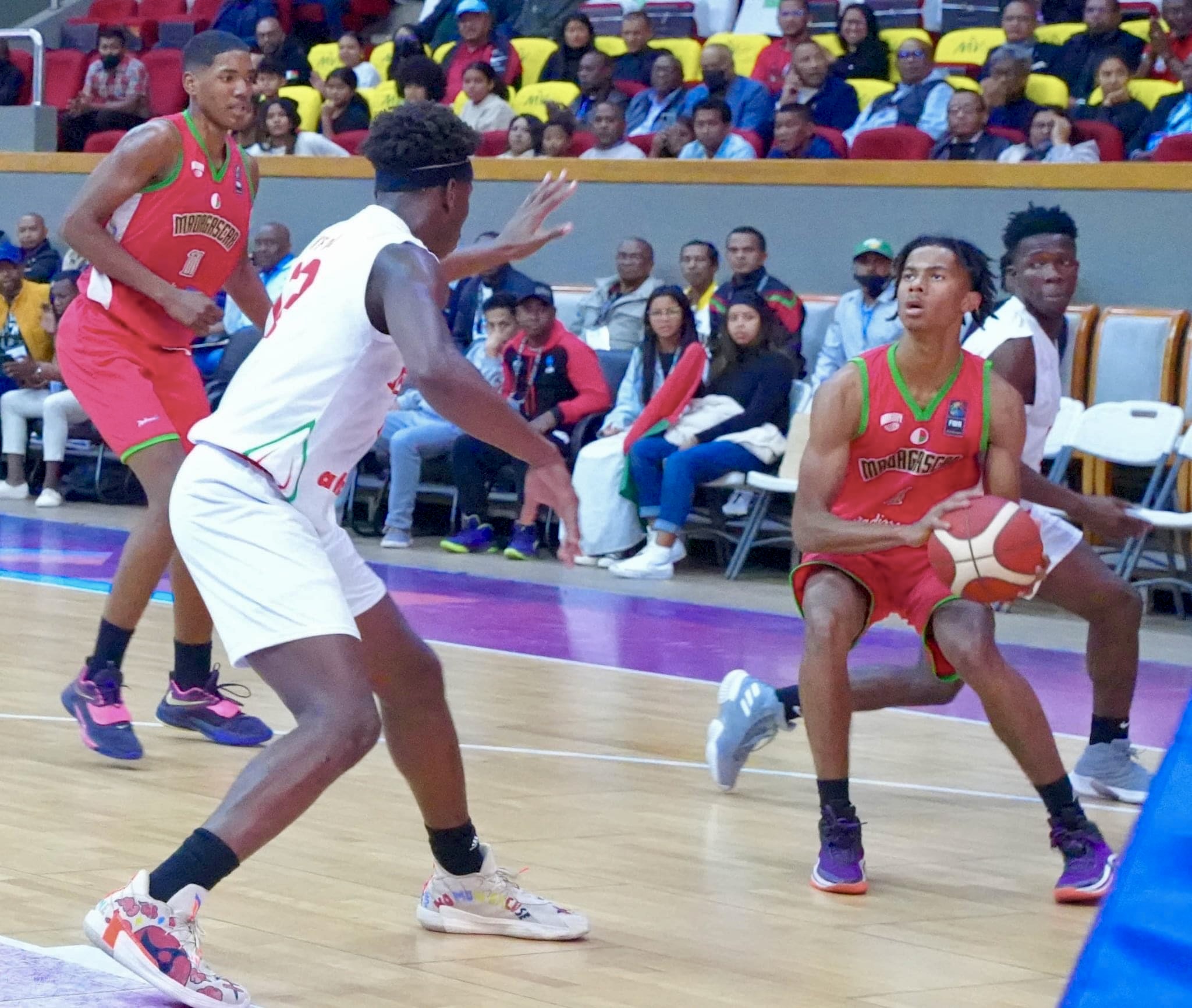Madagascar élimine la Guinée et rejoint le Mali en demi-finale - Basket 221