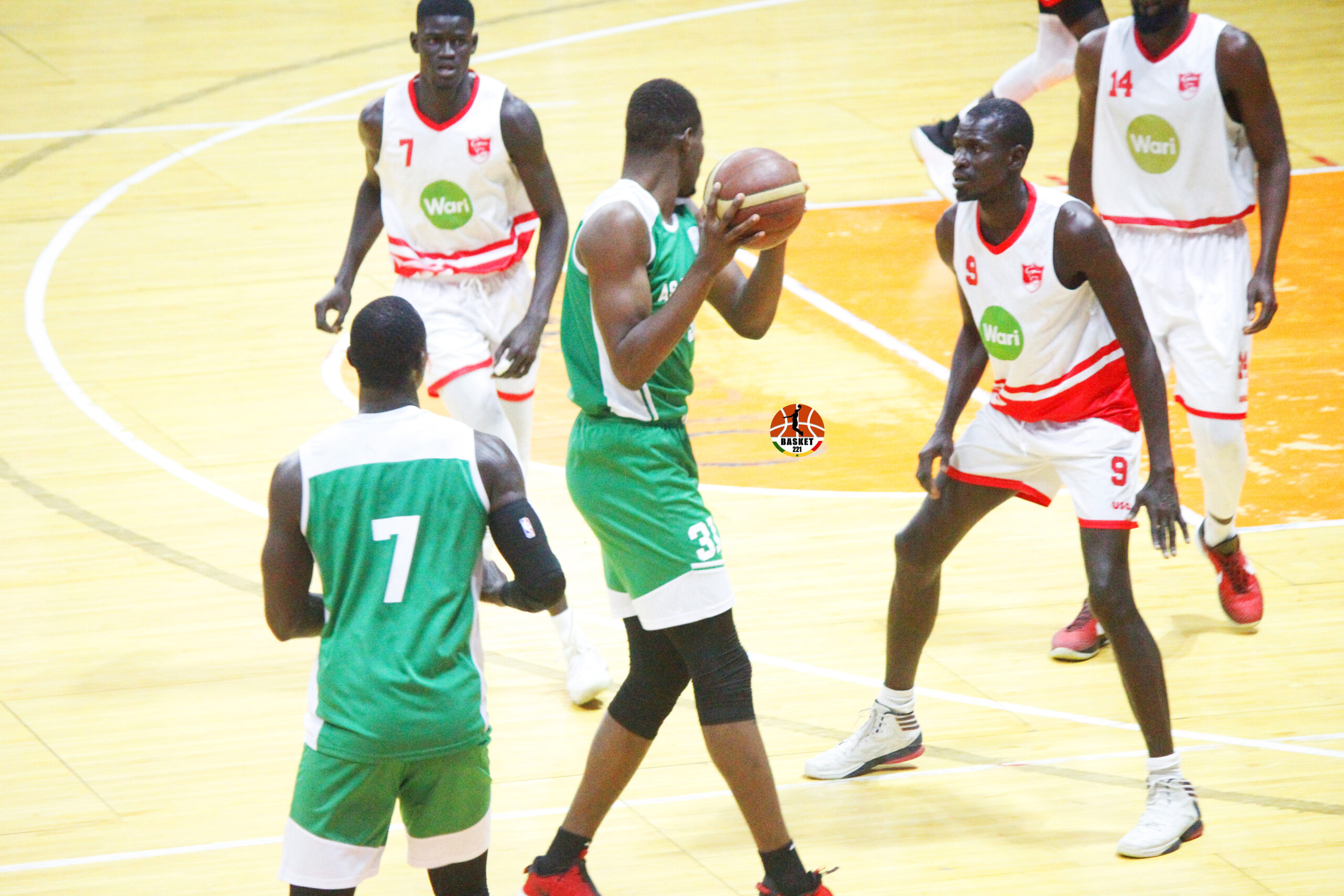 Douane se sort du traquenard Ouakamois - Basket 221